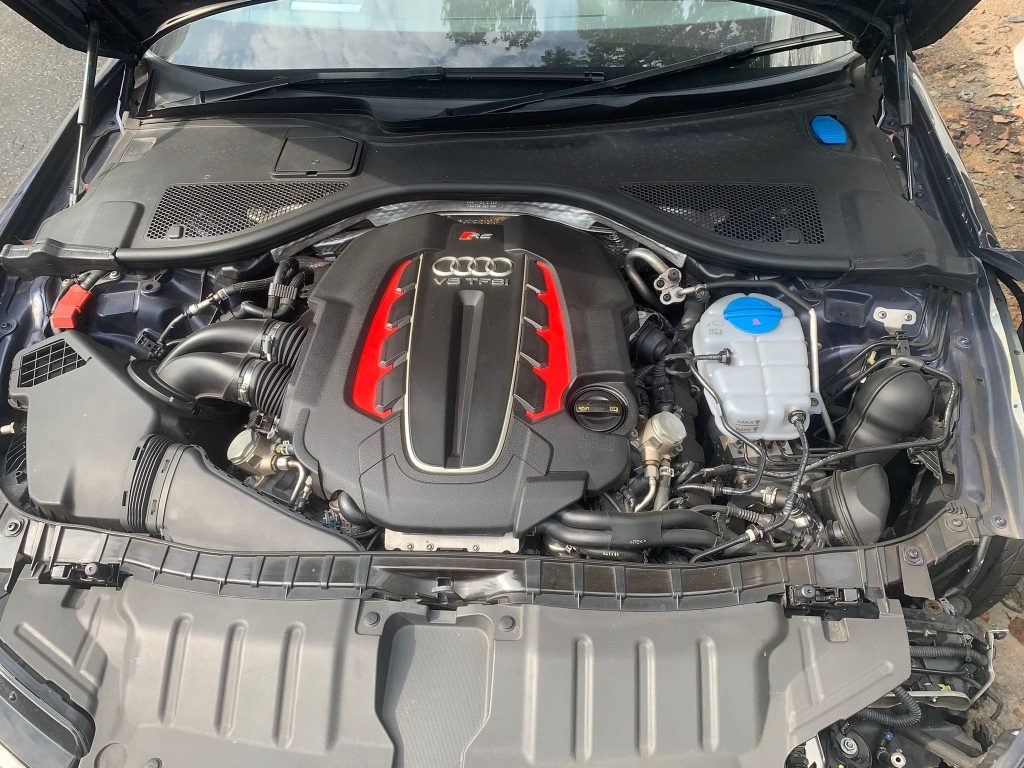 AUDI RS6 2015Y 4.0 TWIN POWER TURBO HALF CUT - Sunny Courtyard