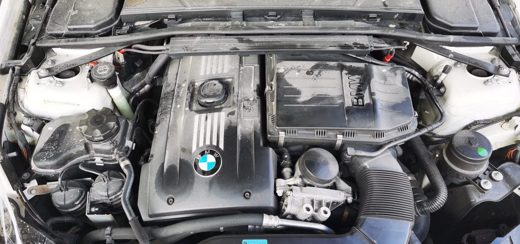 BMW E90 335I TWIN TURBO N54 HALF CUT - Sunny Courtyard
