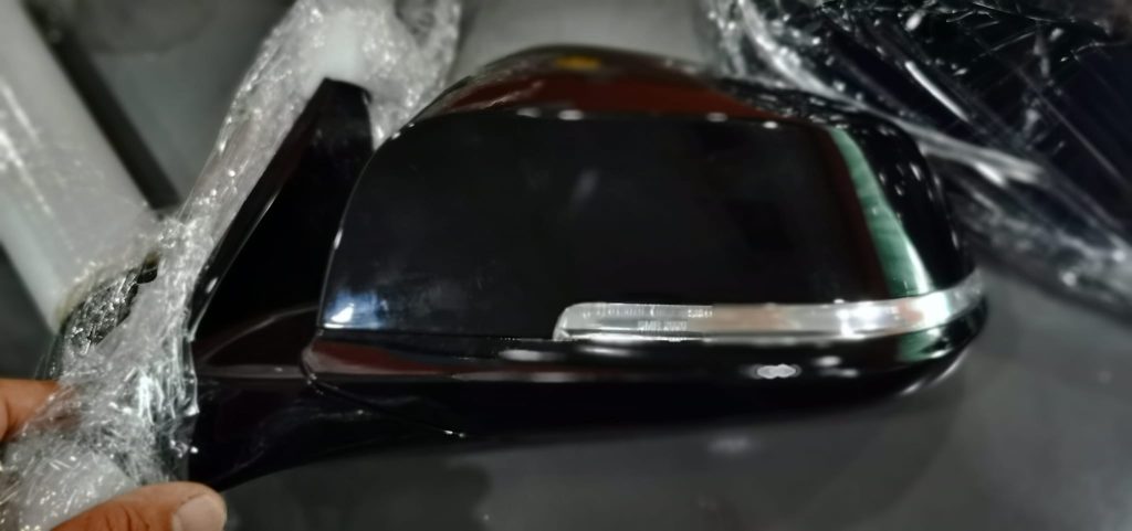 BMW F30 SIDE MIRROR RH - Sunny Courtyard